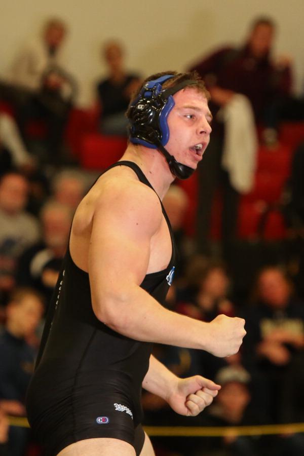 Porreca makes history with undefeated wrestling record – The Knightly News